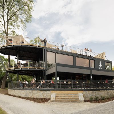 Bistro Dog in Dock na Baťově kanálu - KOMA MODULAR